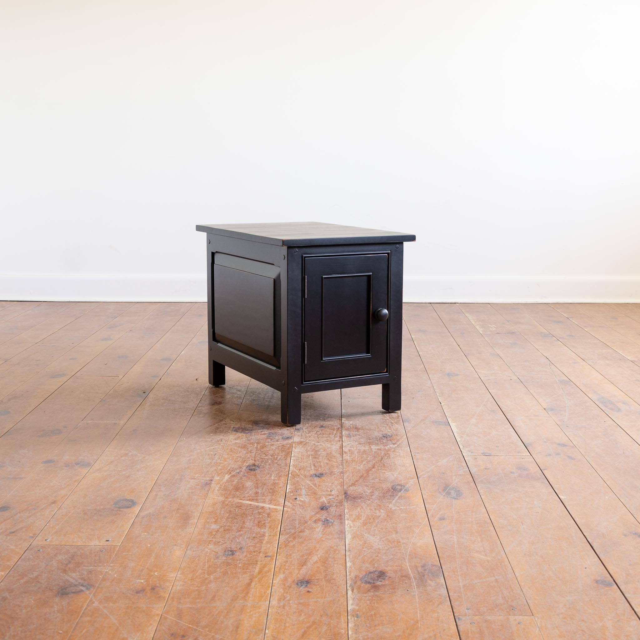 Stanley Side Table in Black – The Emporium