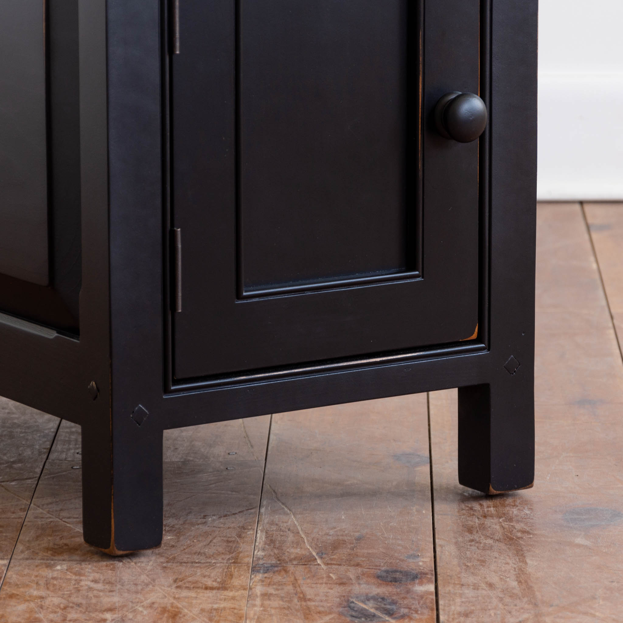 Stanley Side Table in Black – The Emporium