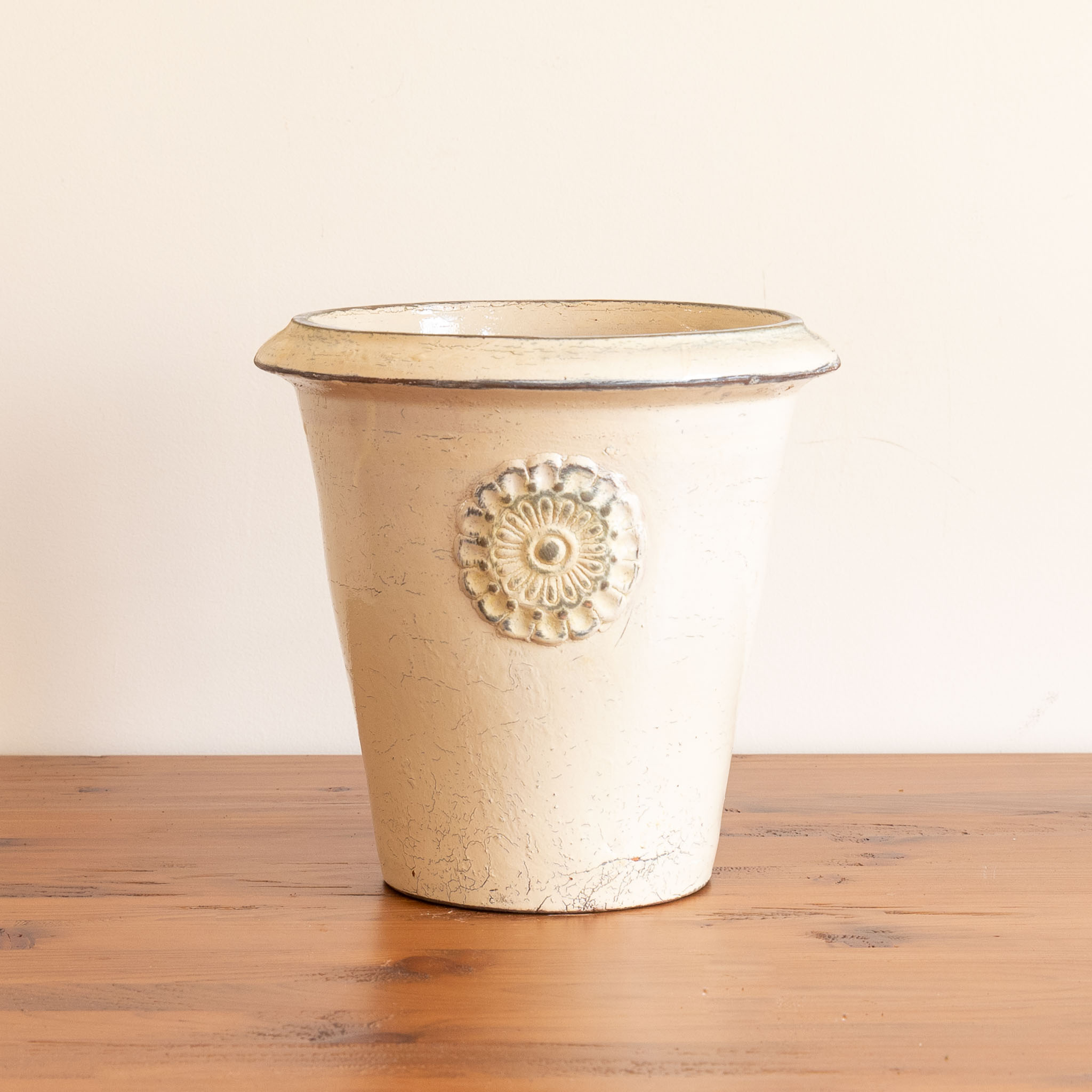 Medallion Planter in Ivory – The Emporium