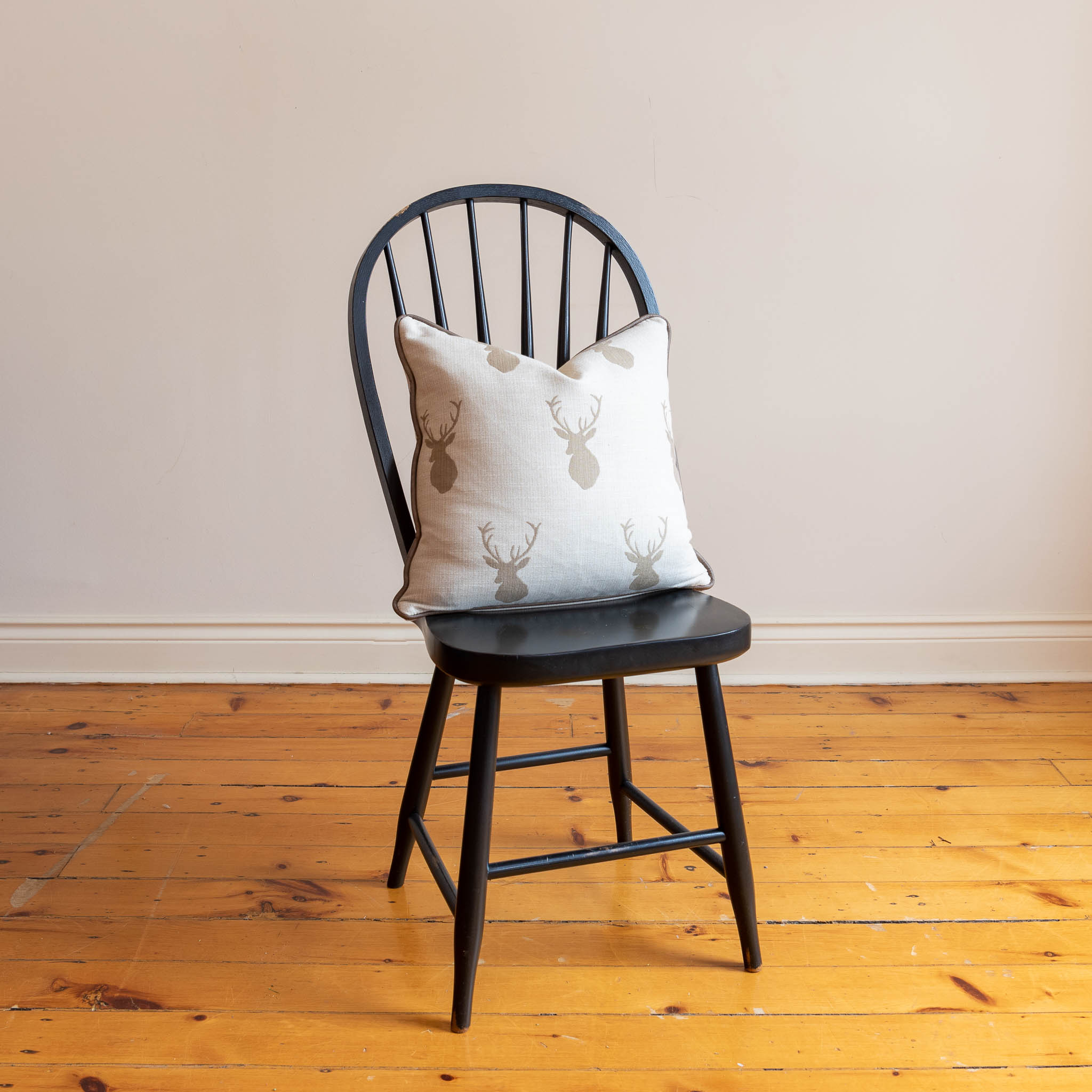 White Tail Toss Cushion – The Emporium